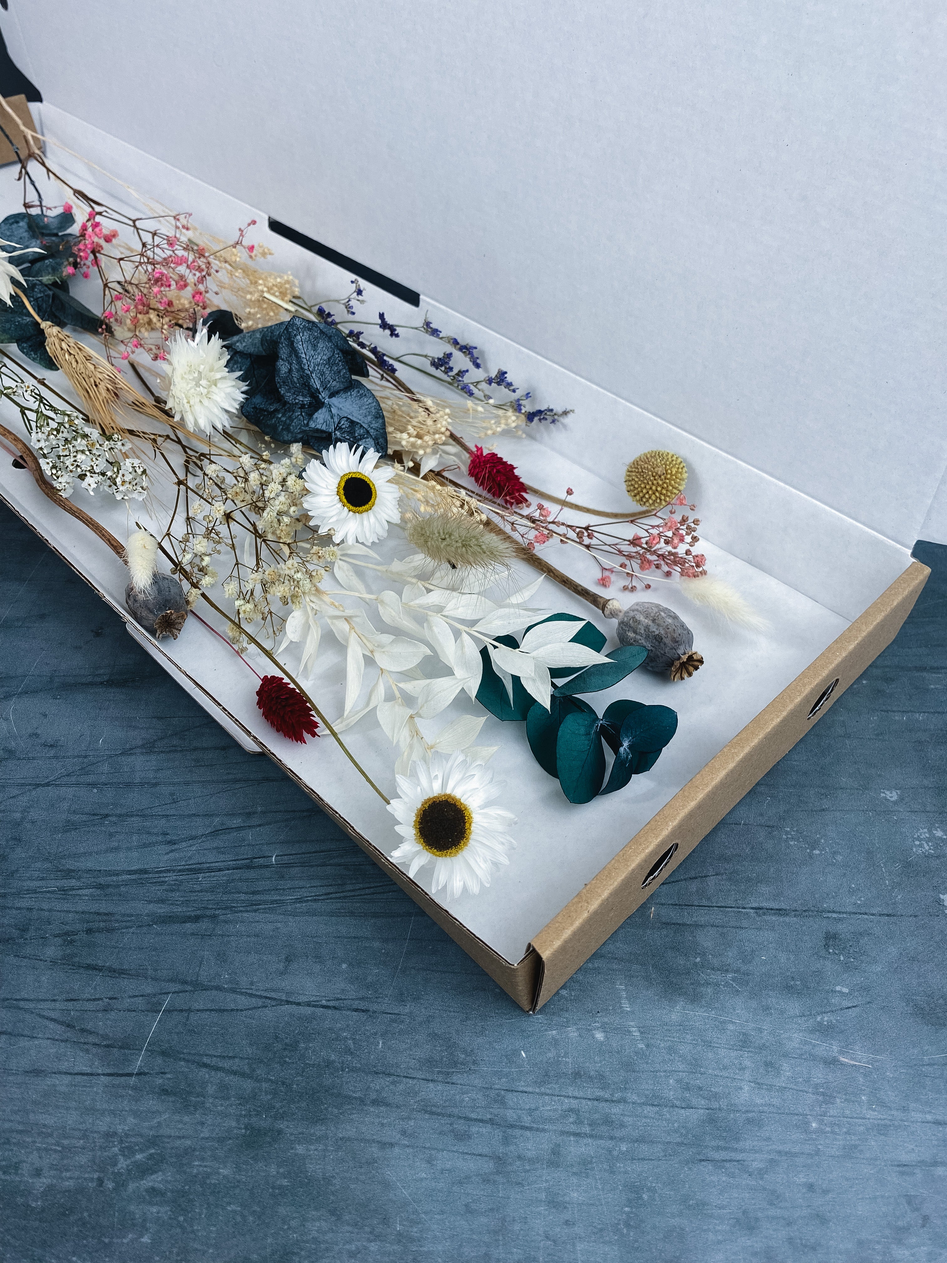 Assorted Dried Flower Craft Box / DRIED Flowers UK